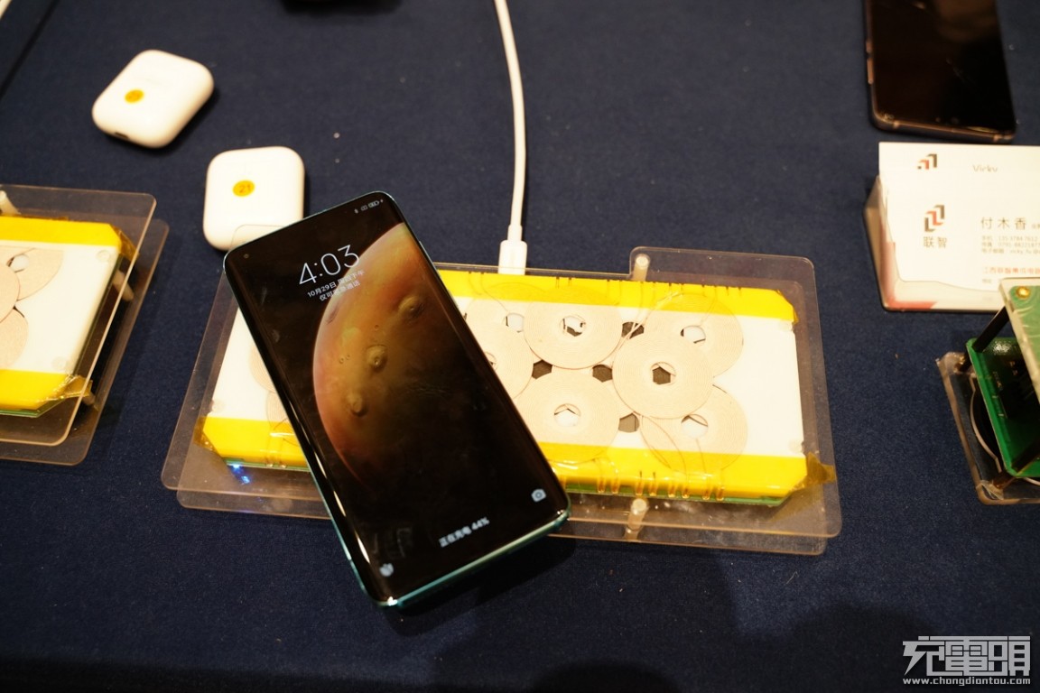 联智发布22线圈“AirPower”，可同时为三台设备充电-icspec