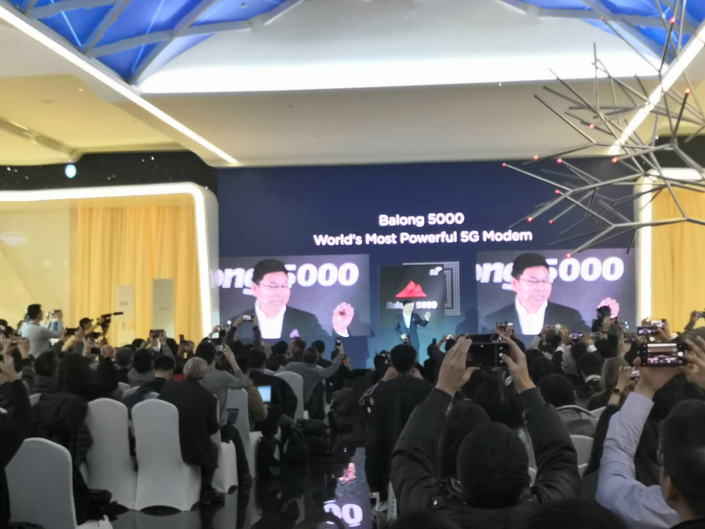 华为5G手机基带芯片巴龙5000亮相 余承东称“地表最强”-icspec