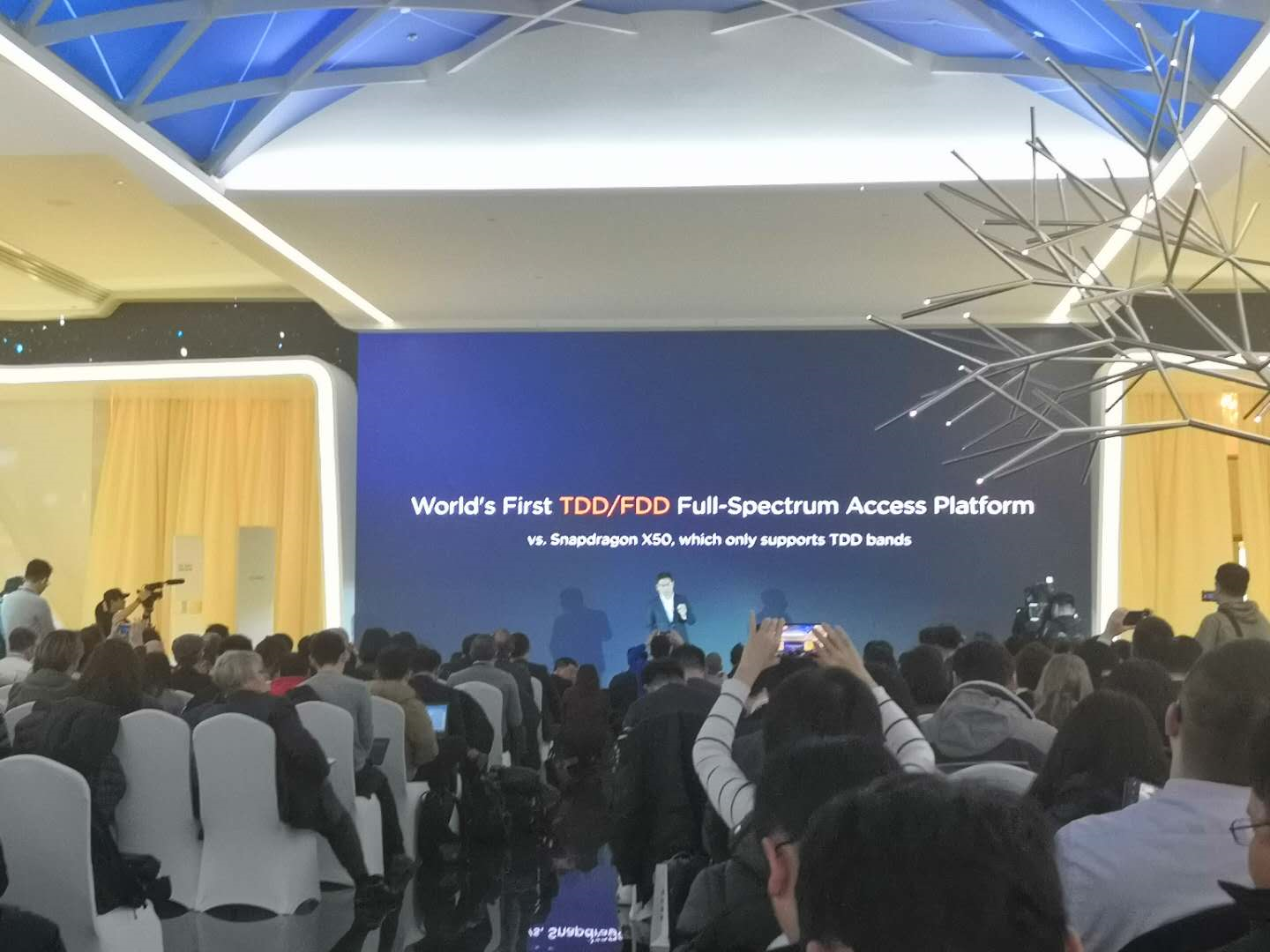 华为5G手机基带芯片巴龙5000亮相 余承东称“地表最强”-icspec