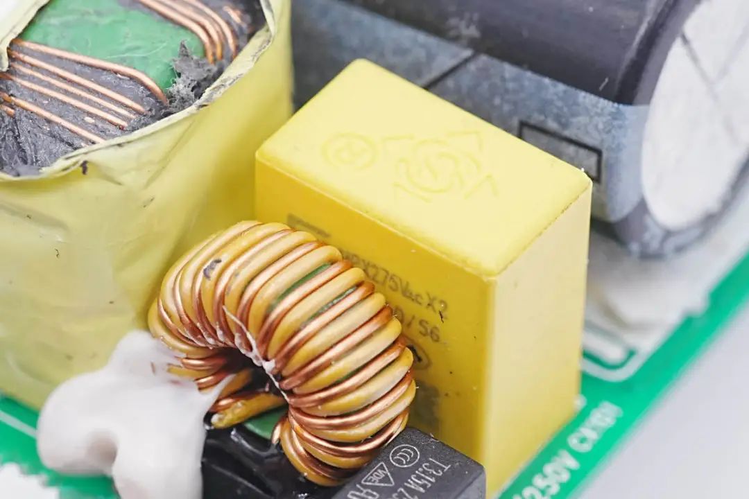 拆解报告：欧陆通65W USB-C电源适配器-icspec