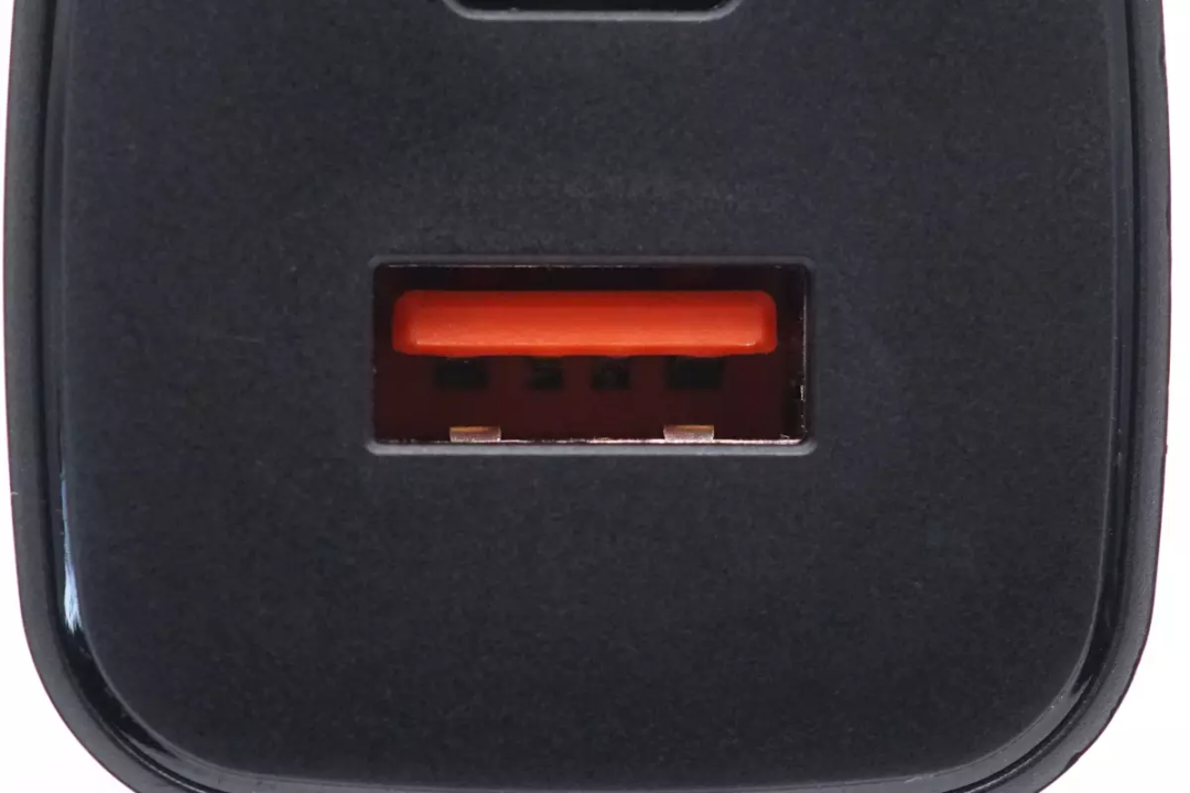 倍仕达推出30W双口充电器，1A1C接口配置-icspec