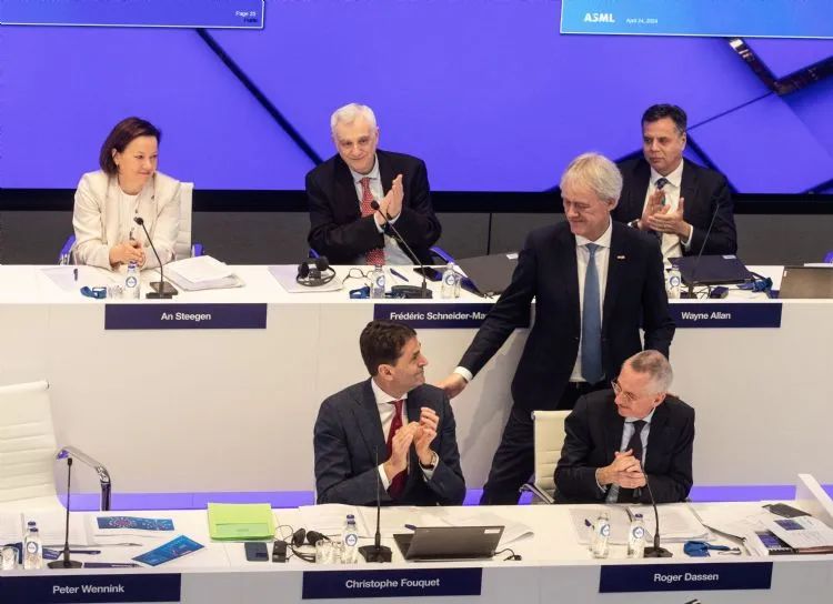 ASML CEO正式交棒！-icspec