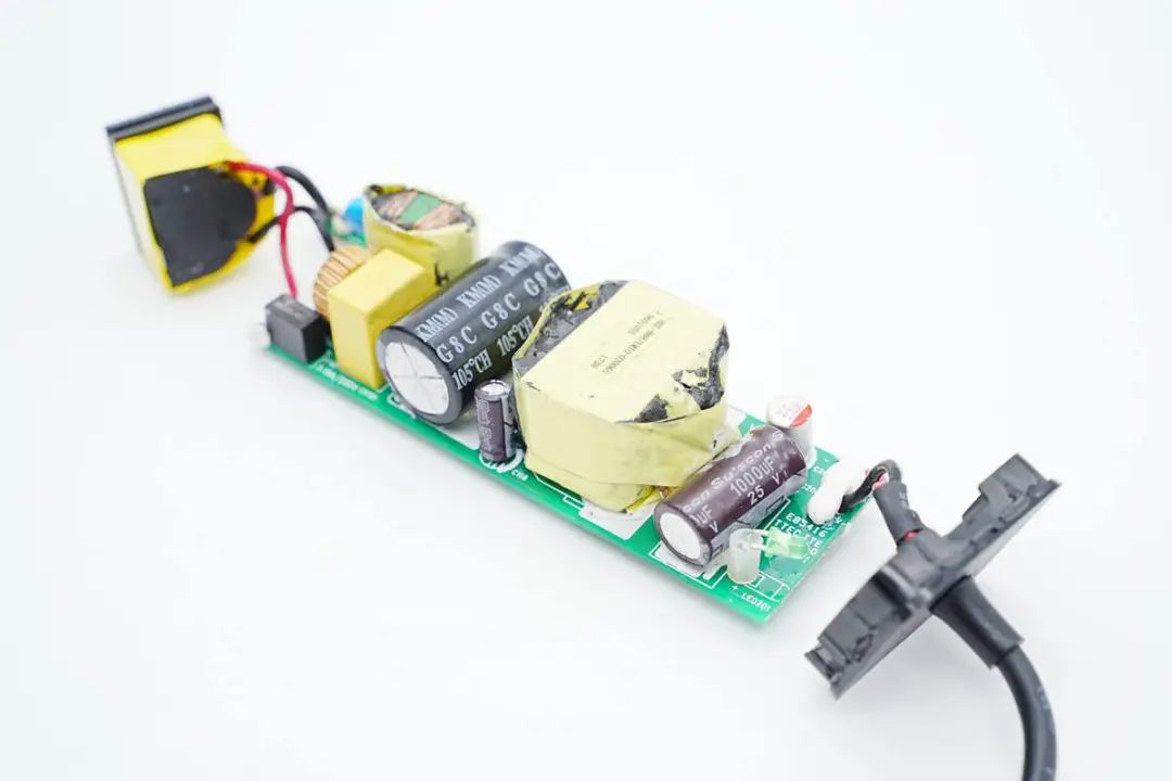拆解报告：欧陆通65W USB-C电源适配器-icspec