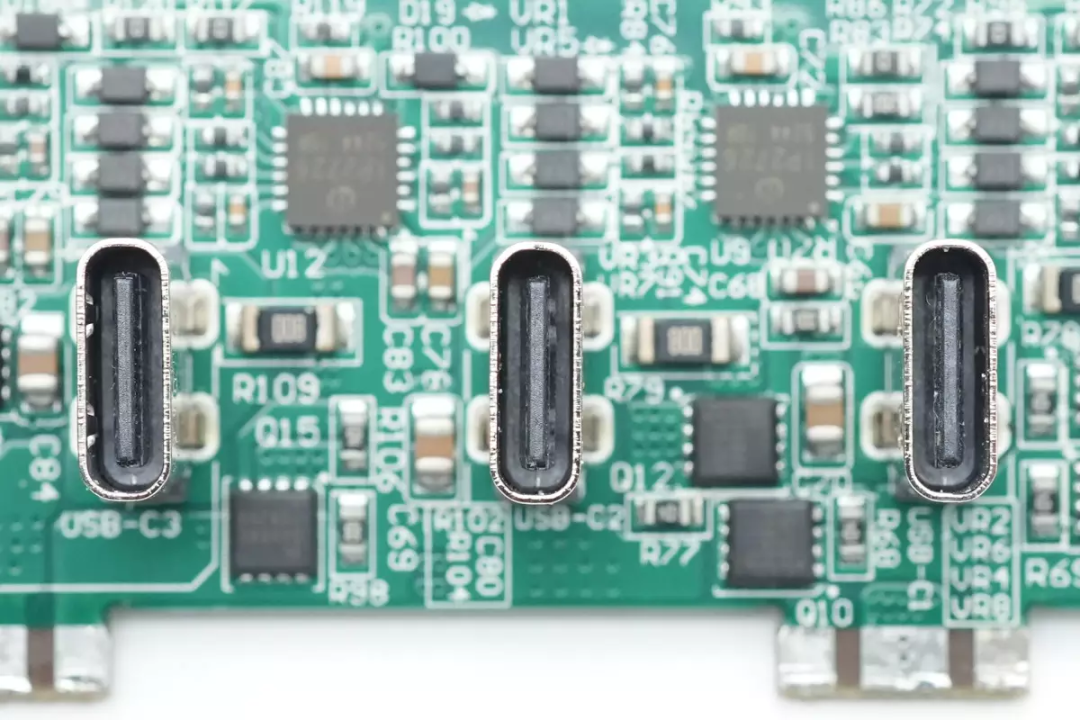 拆解报告：mophie 120W 3C1A四口氮化镓桌面充电器-icspec