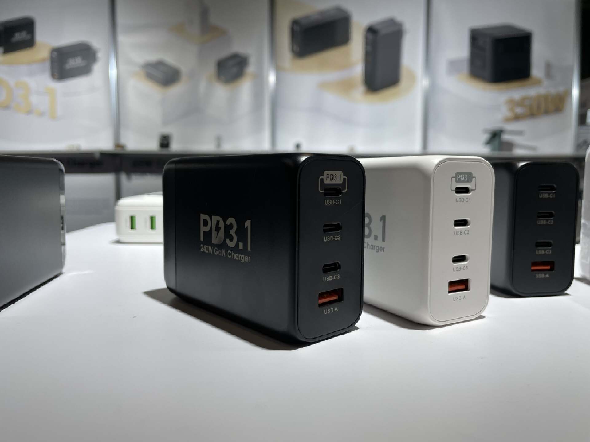 一插即享极速充电，美富达推出240W PD3.1充电器-icspec