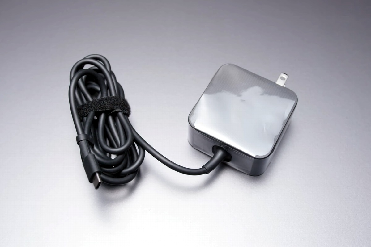 华硕发布ROG ALLY Win11掌机，支持65W PD快充-icspec