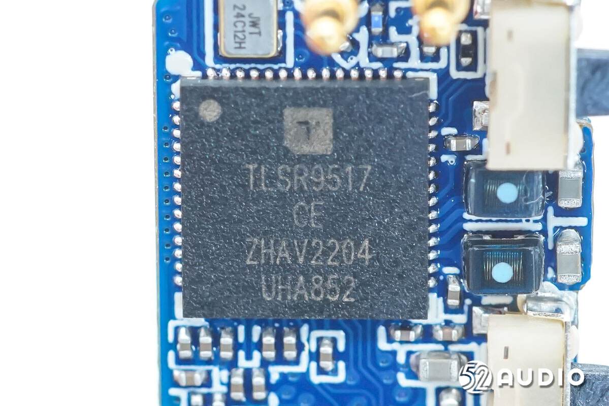 斯莫格Wave W1-C无线麦克风采用泰凌微电子TLSR9517系列SoC 集成多项无线传输标准-icspec